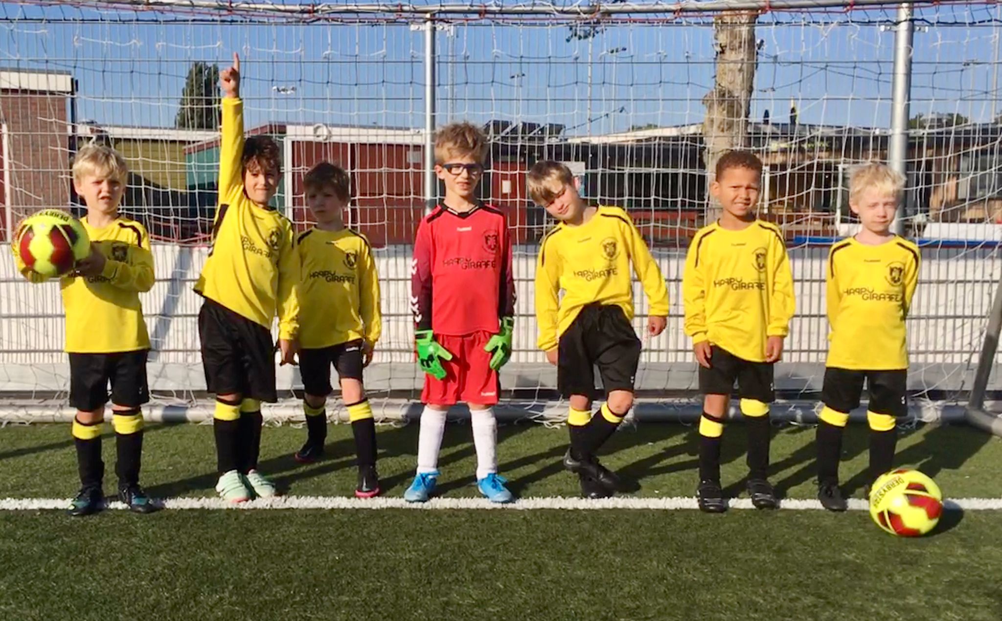 Nieuwe Shirtsponsor JO8 en JO9: Happy Giraffe Coaching | SV-NVC
